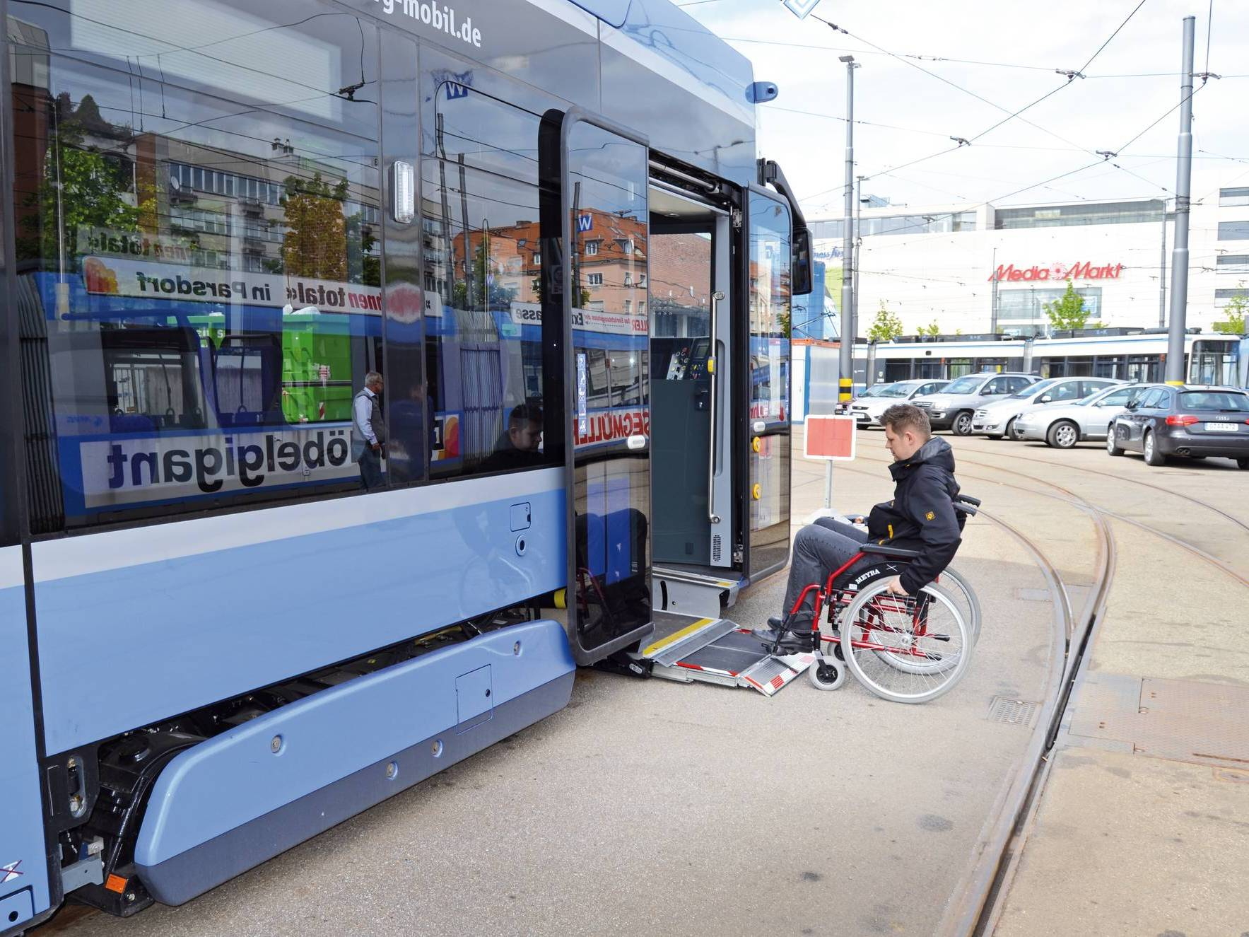 Ramps for people with disabilities – Palfinger Kran kamionske nadogradnje